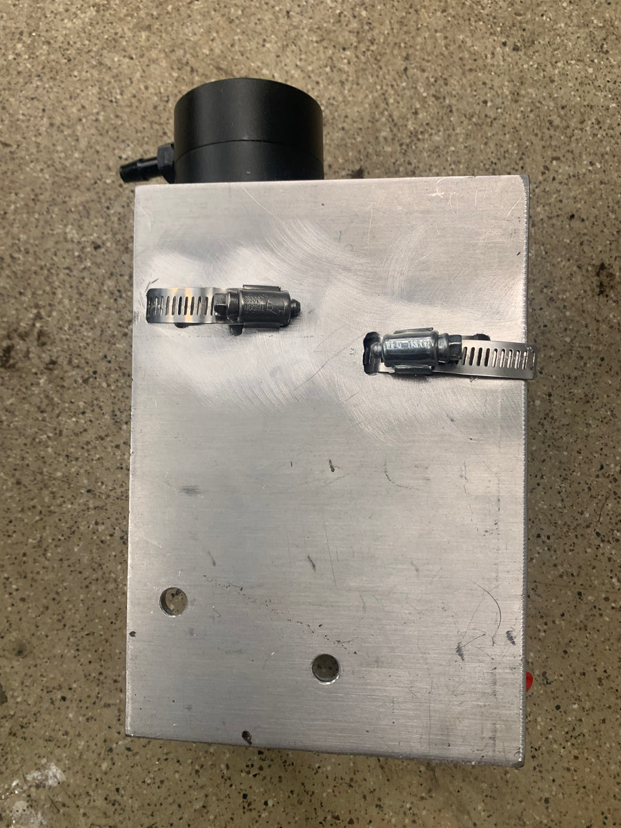 Universal aluminum Oil catch cans with 2 ports on each and bracket 1g ...